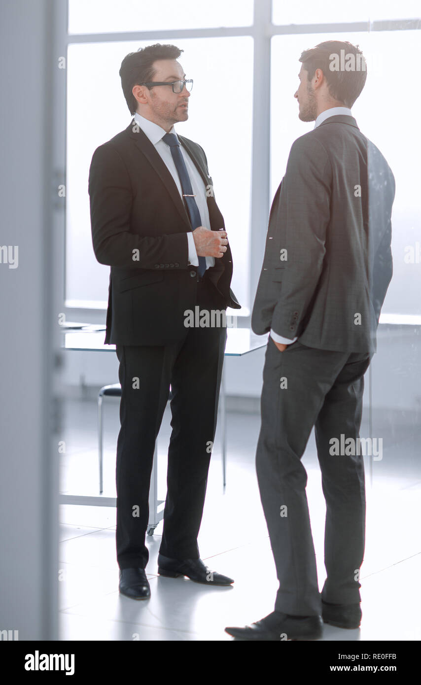 close up. employees discuss an important problem Stock Photo - Alamy