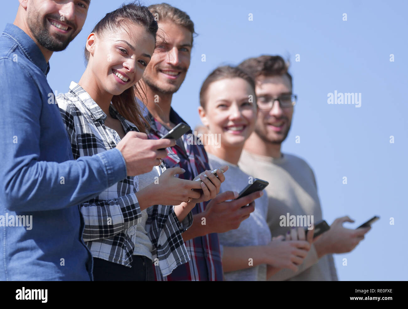 group of young people with modern smartphones Stock Photo - Alamy