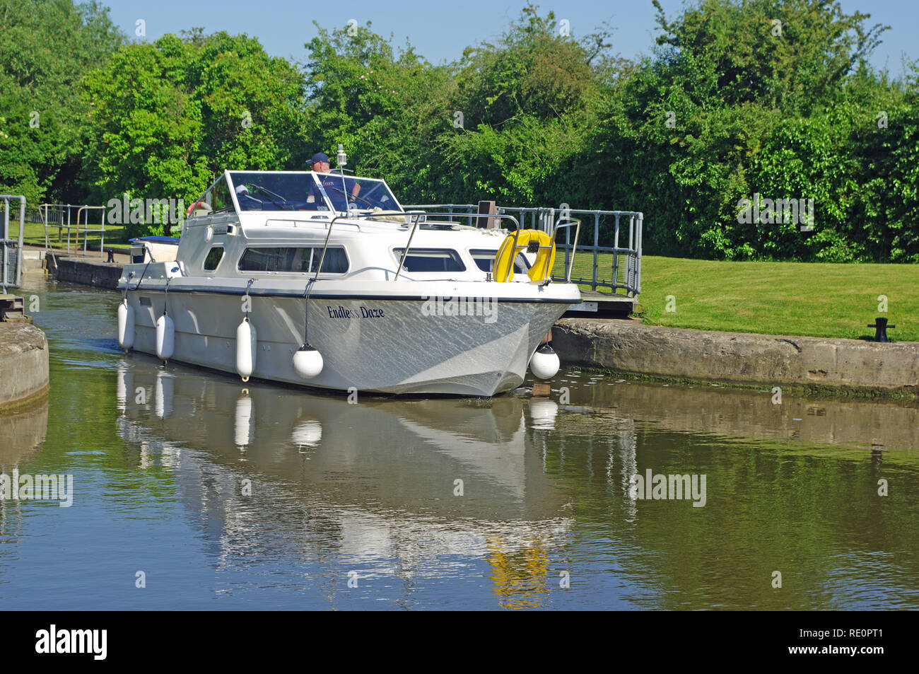 Motor Boat, Culham Lock, River Thames, Oxfordshire Stock Photo - Alamy