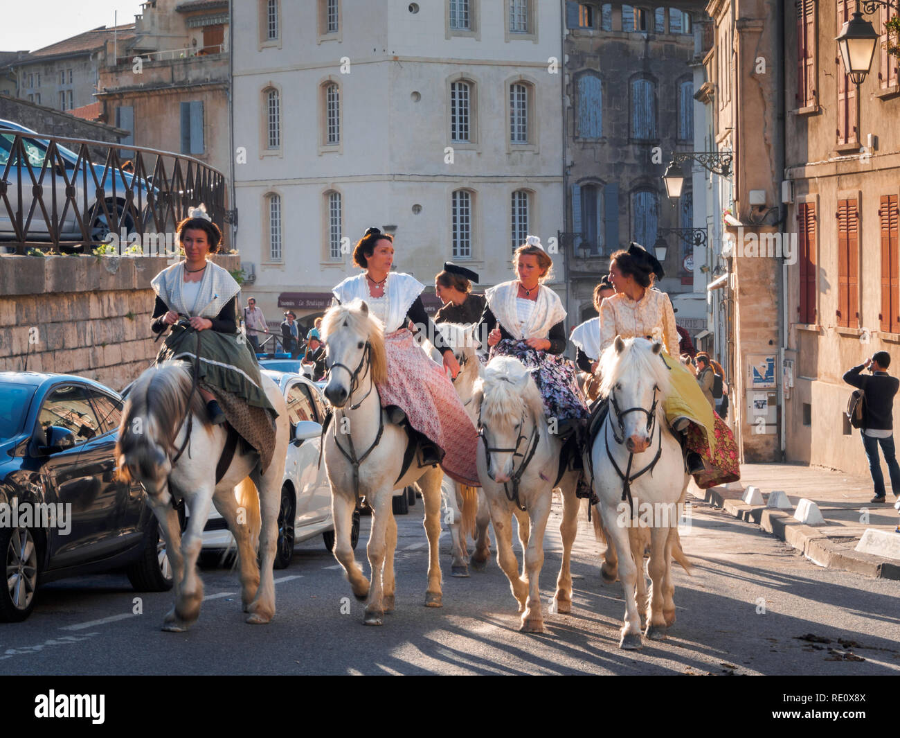 Provence traditional costume hi-res stock photography and images - Alamy