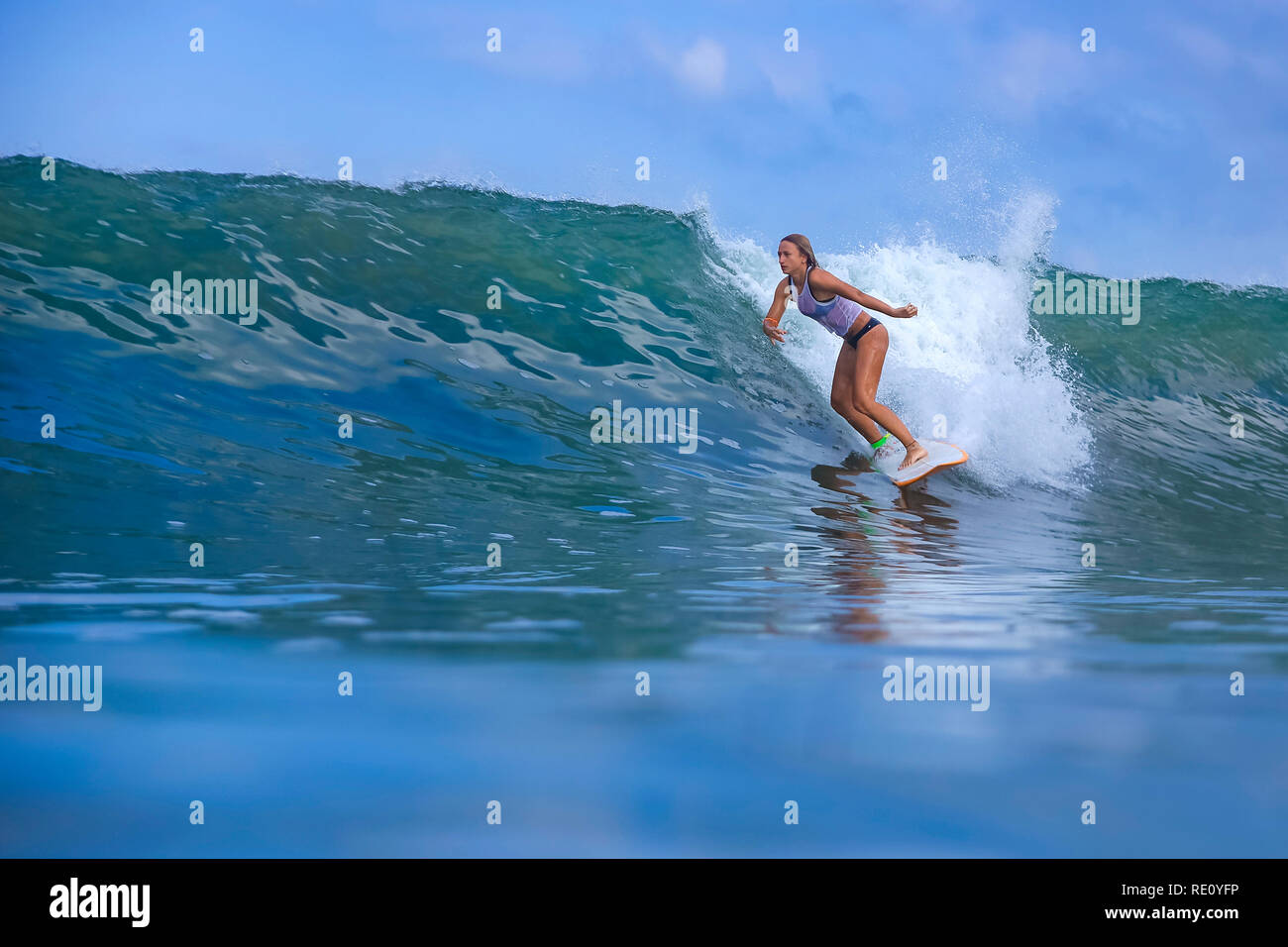 Women surfing wave hi-res stock photography and images - Alamy