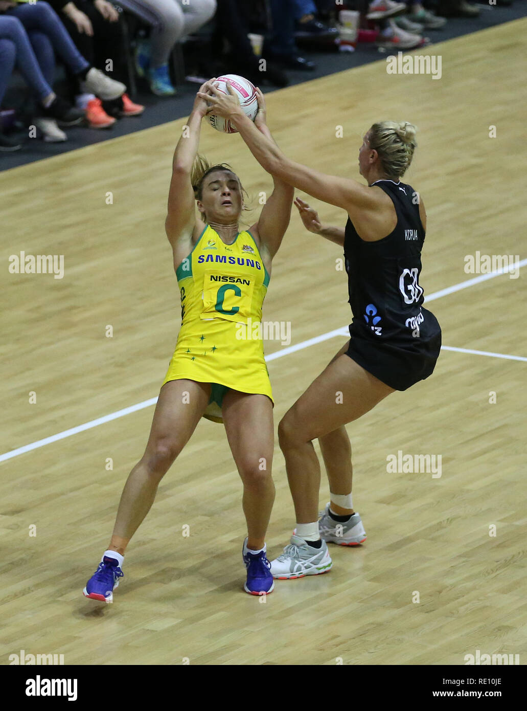 Australian diamonds v new zealand silver ferns hi-res stock photography ...