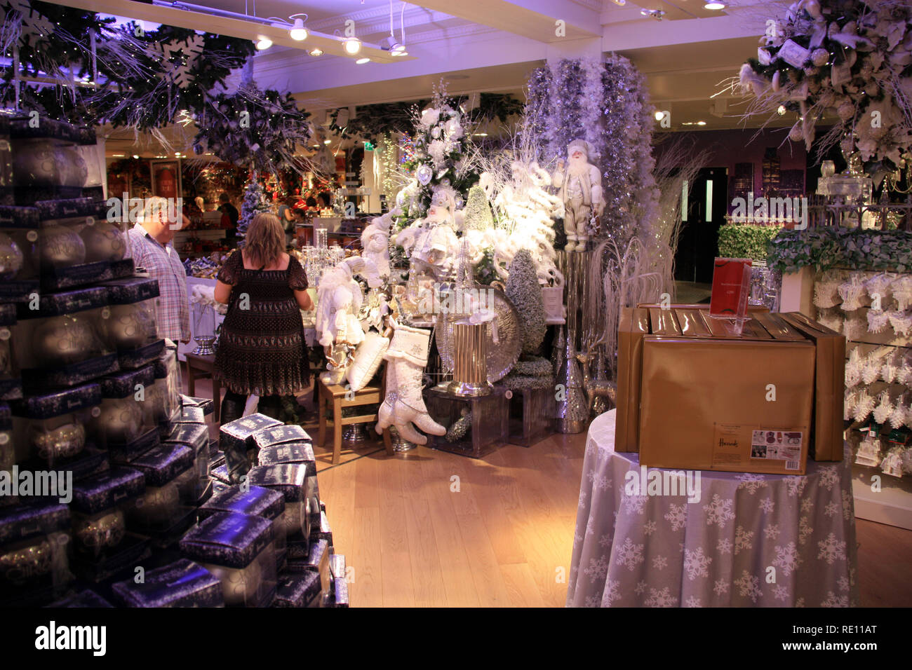 Harrods christmas interior hi-res stock photography and images - Alamy