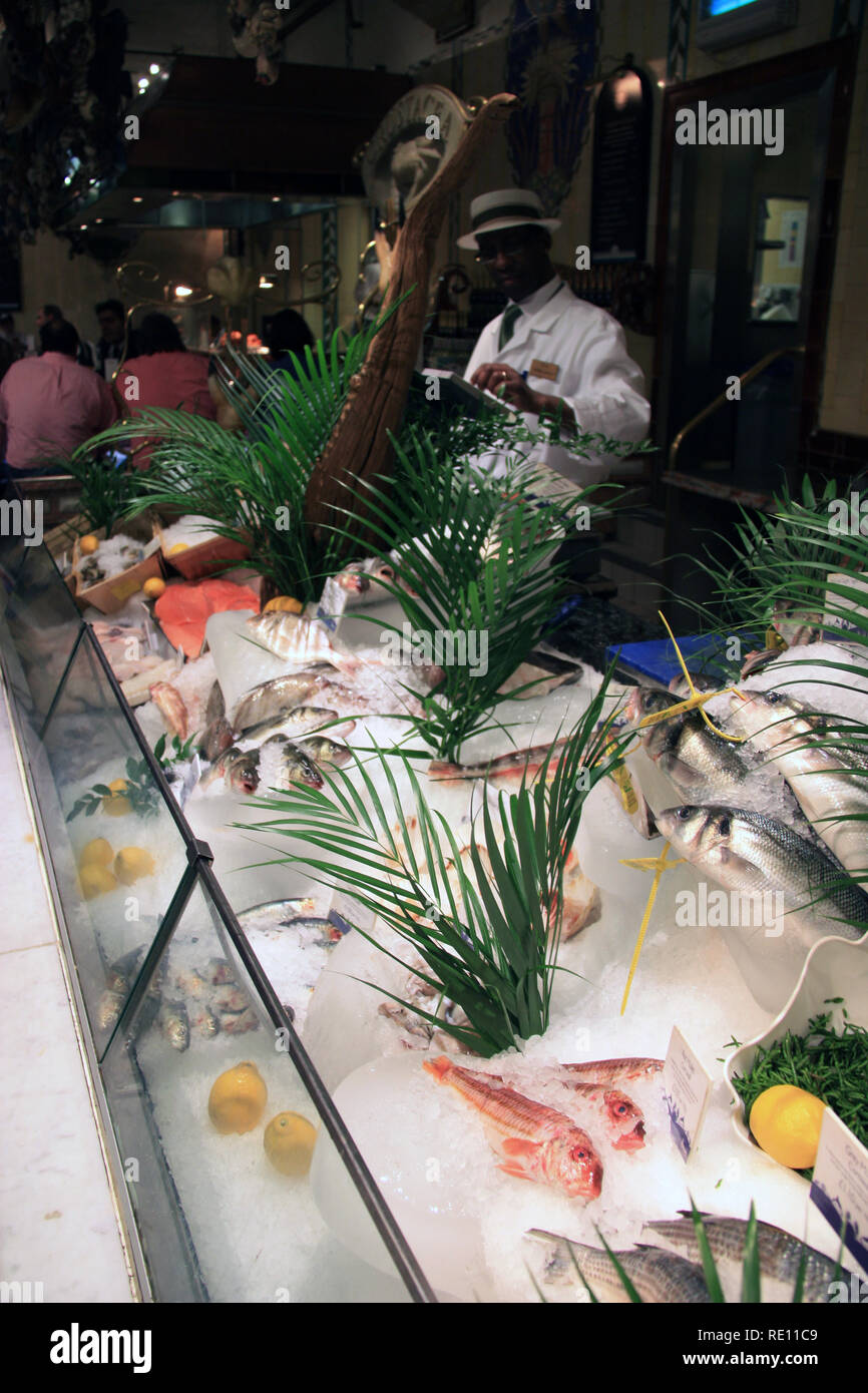 Harrods uniform hi-res stock photography and images - Alamy