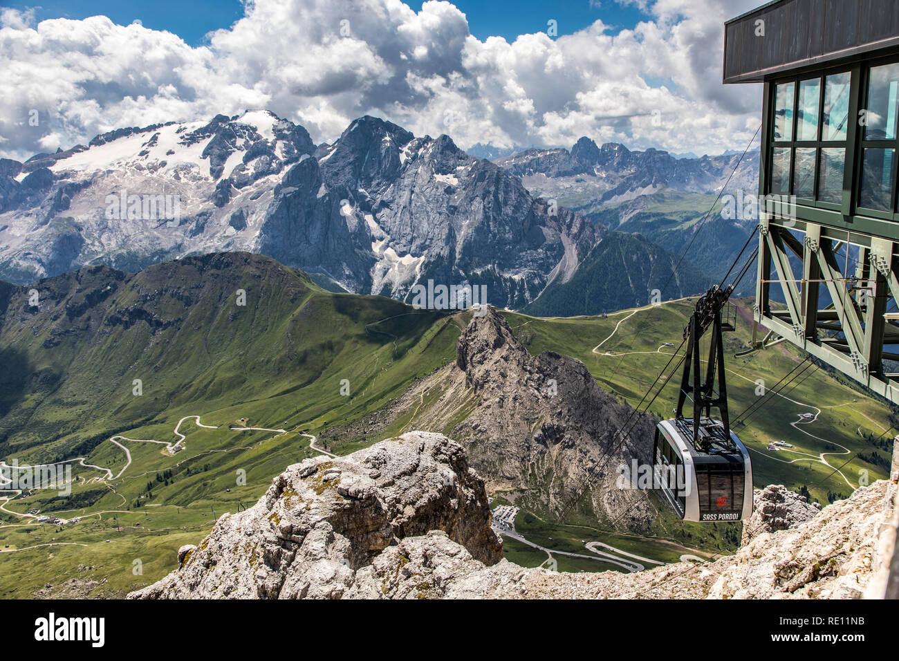 Sass pordoi gondola hi-res stock photography and images - Alamy