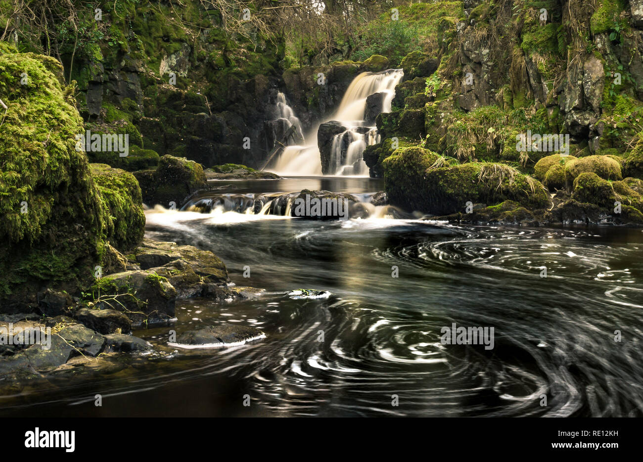 Linn jaw waterfall west lothian hi-res stock photography and images - Alamy