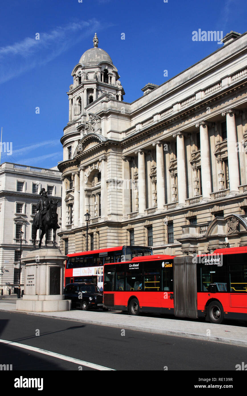 Black and white hackney carriage hi-res stock photography and images ...