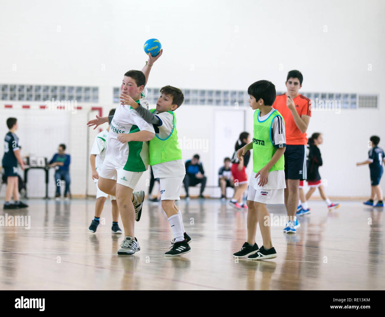Handball girl hi-res stock photography and images - Alamy