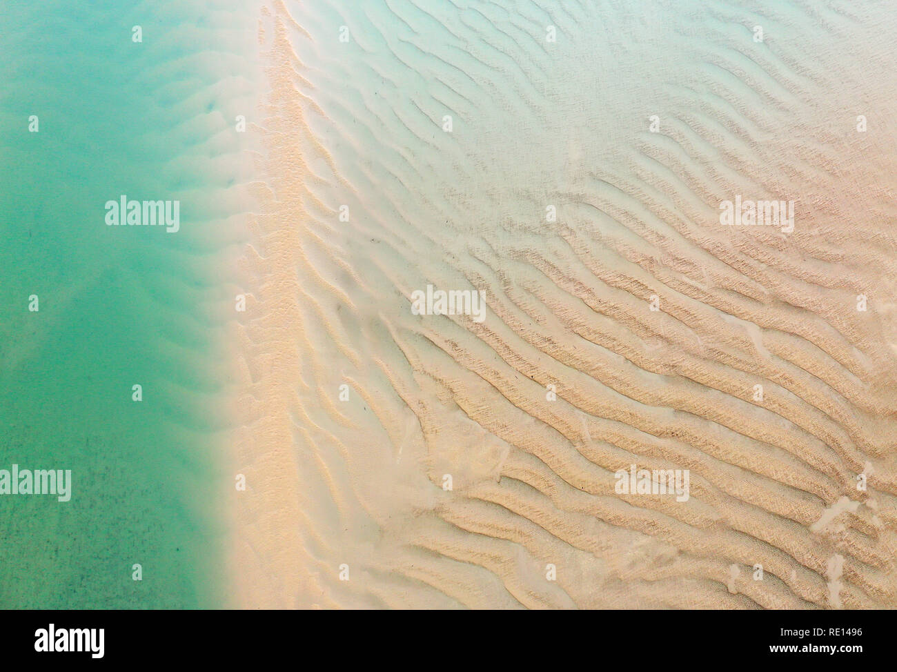 Patterns in the sand from a retreating tide Stock Photo - Alamy