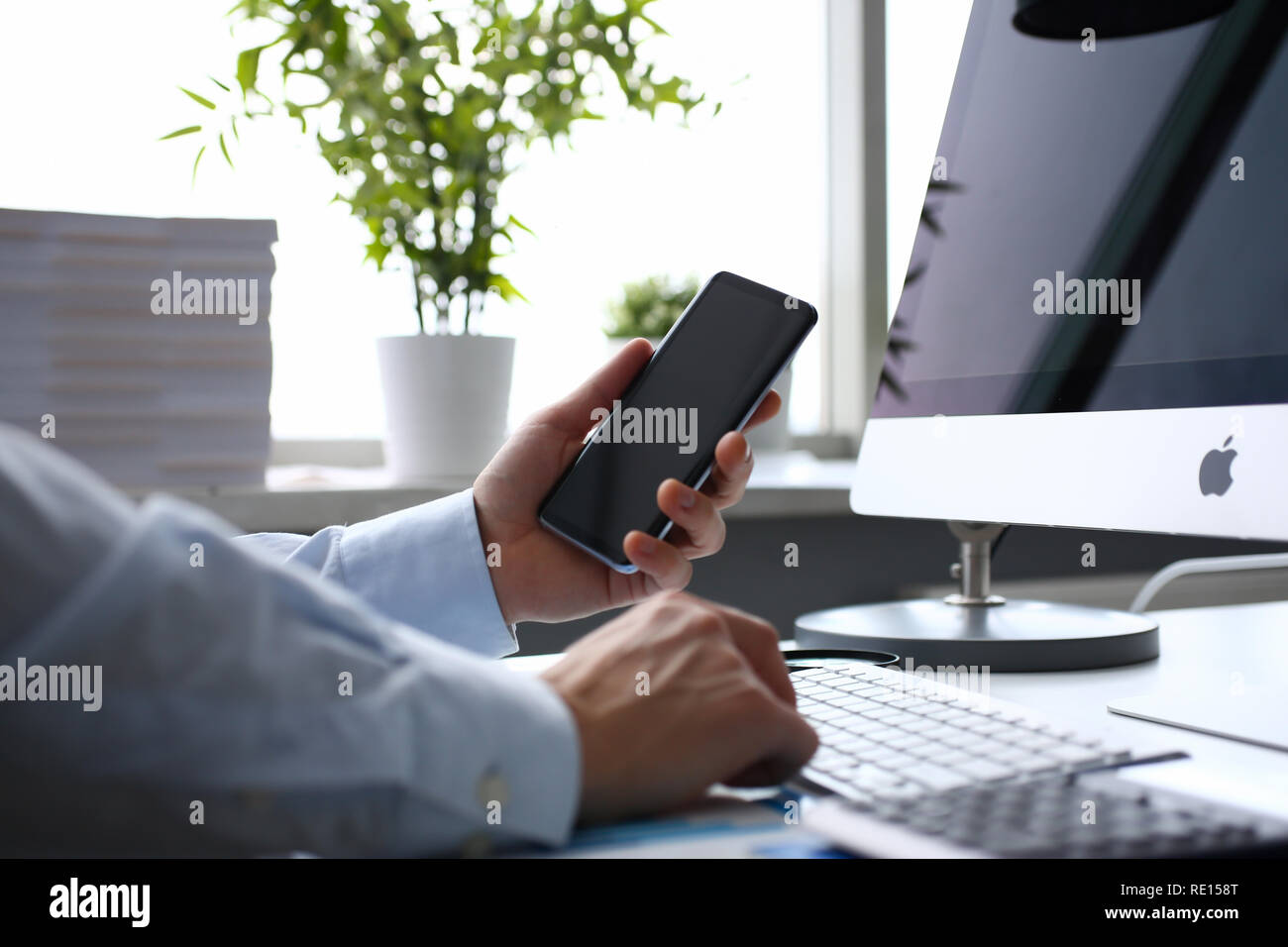Apple imac in office table Illustrative editorial Stock Photo - Alamy
