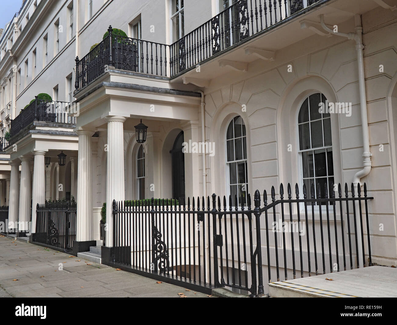 London townhouses hi-res stock photography and images - Alamy