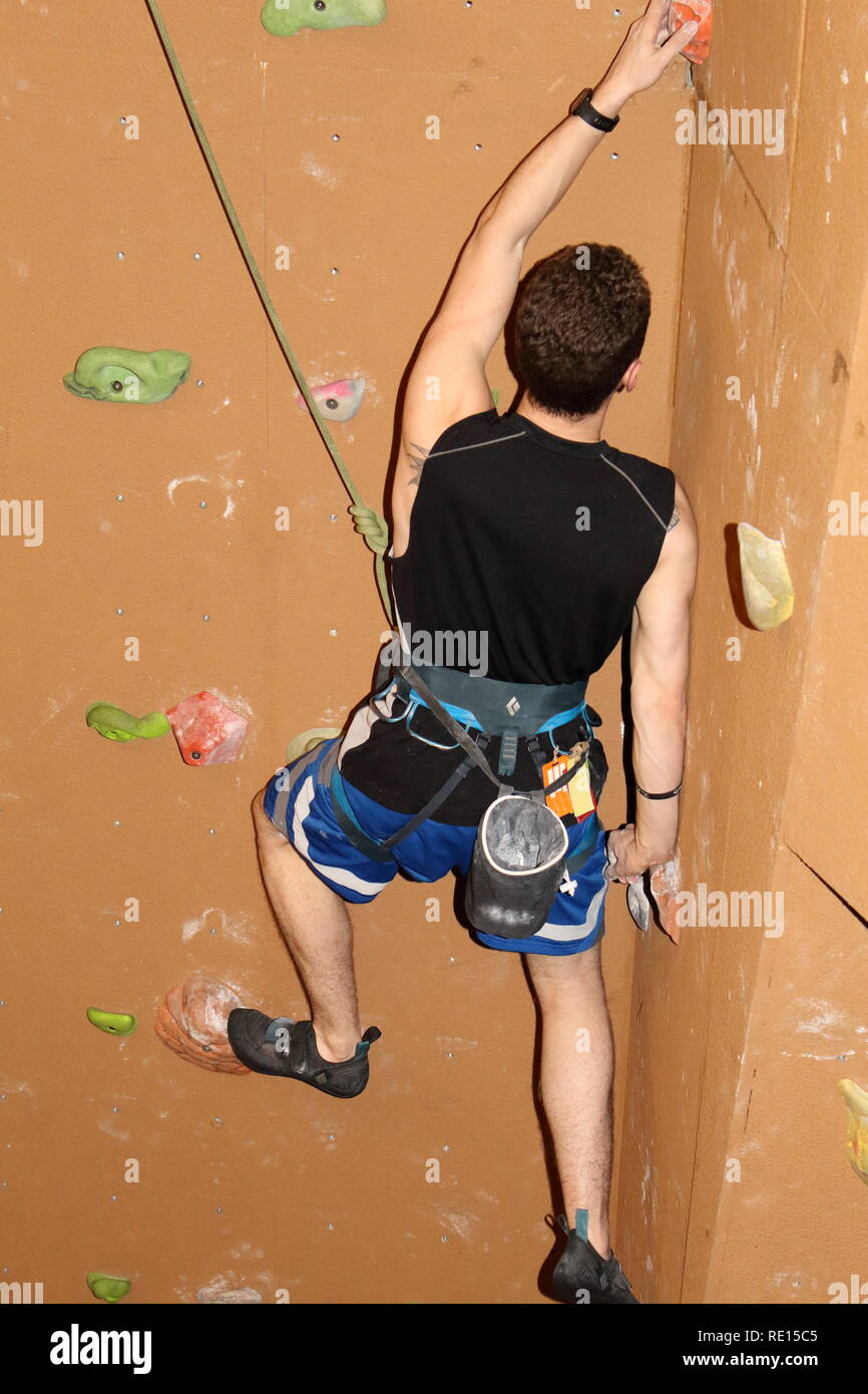 Bouldering climb hi-res stock photography and images - Alamy