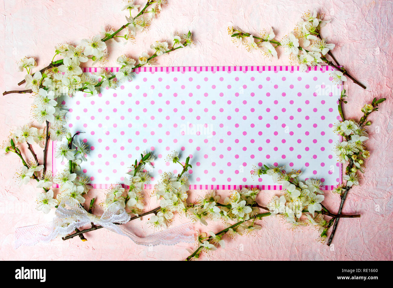 White Lilac flowers and empty paper for a note Stock Photo - Alamy