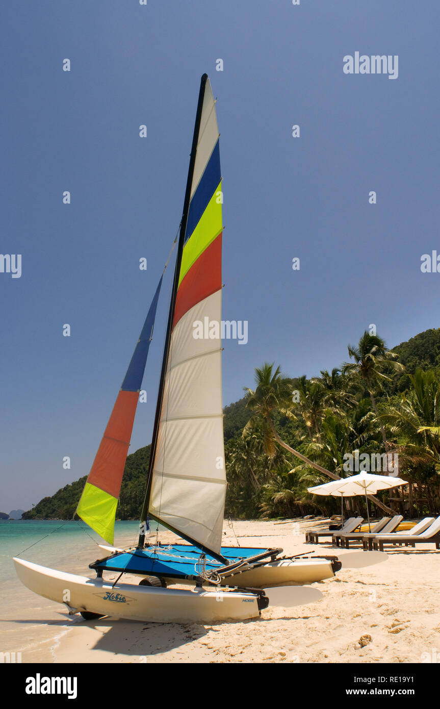Sailing boat on the island of Pangulasian. Palawan Philippines ...