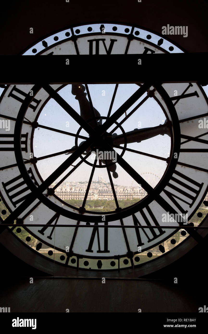 Silhouette clock hands hi-res stock photography and images - Alamy