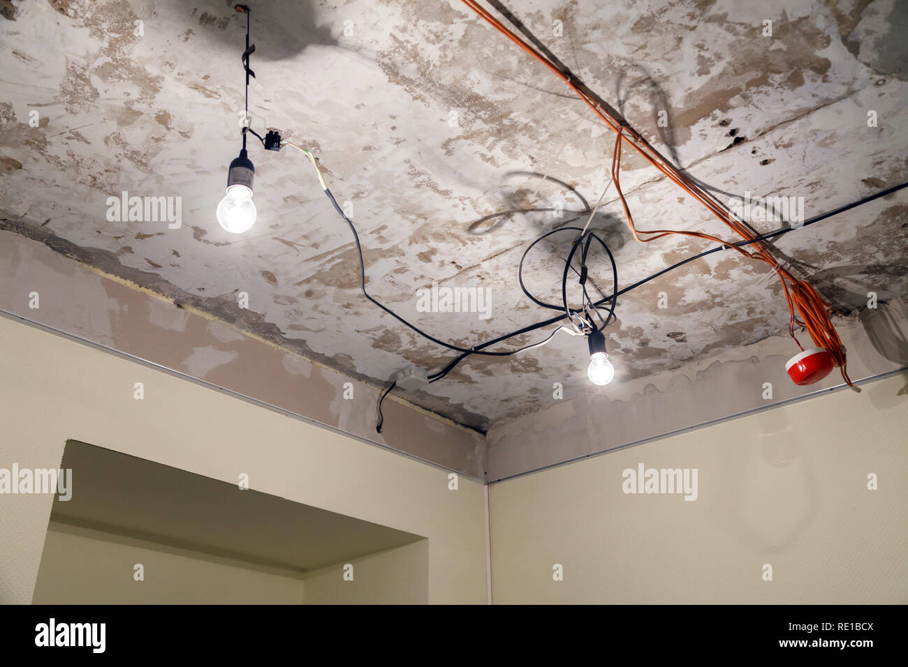 Installation and repair of electric cable, lamp bulb, smoke detector ...