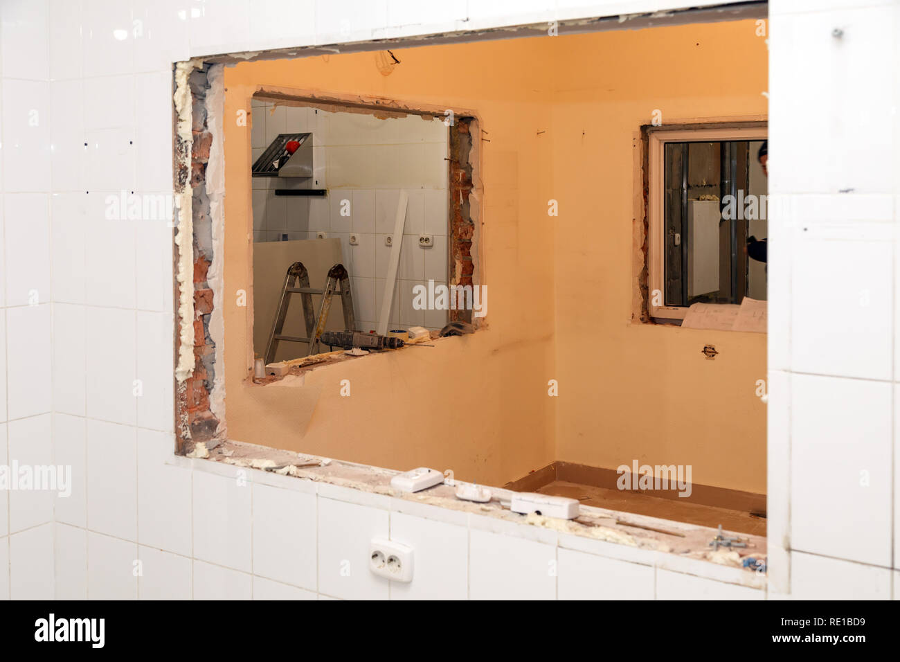Dismantling of windows hi-res stock photography and images - Alamy
