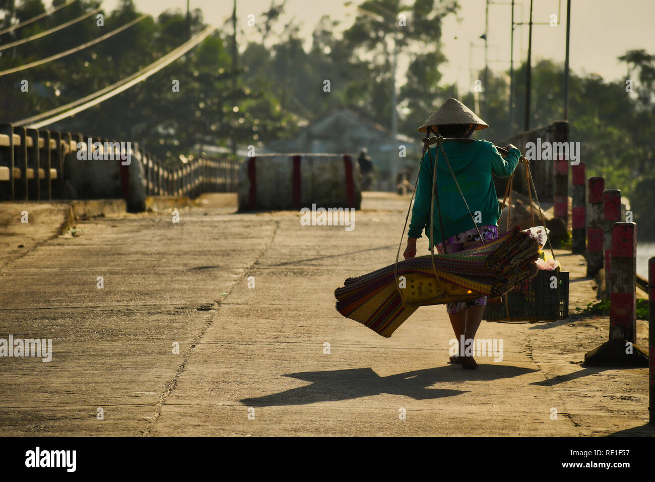 Vendor walking hi-res stock photography and images - Alamy
