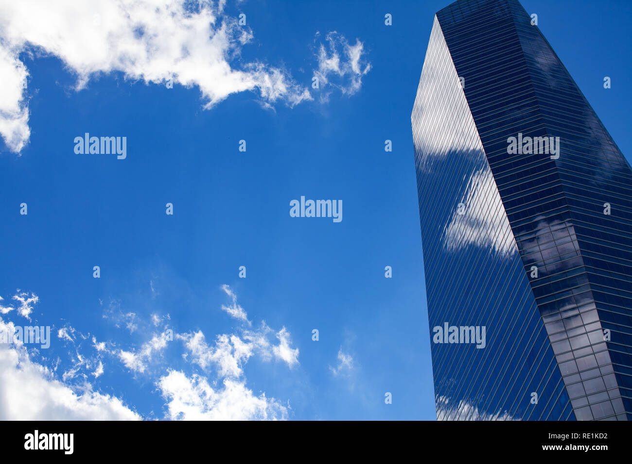 Tower espacio cristal madrid hi-res stock photography and images - Alamy