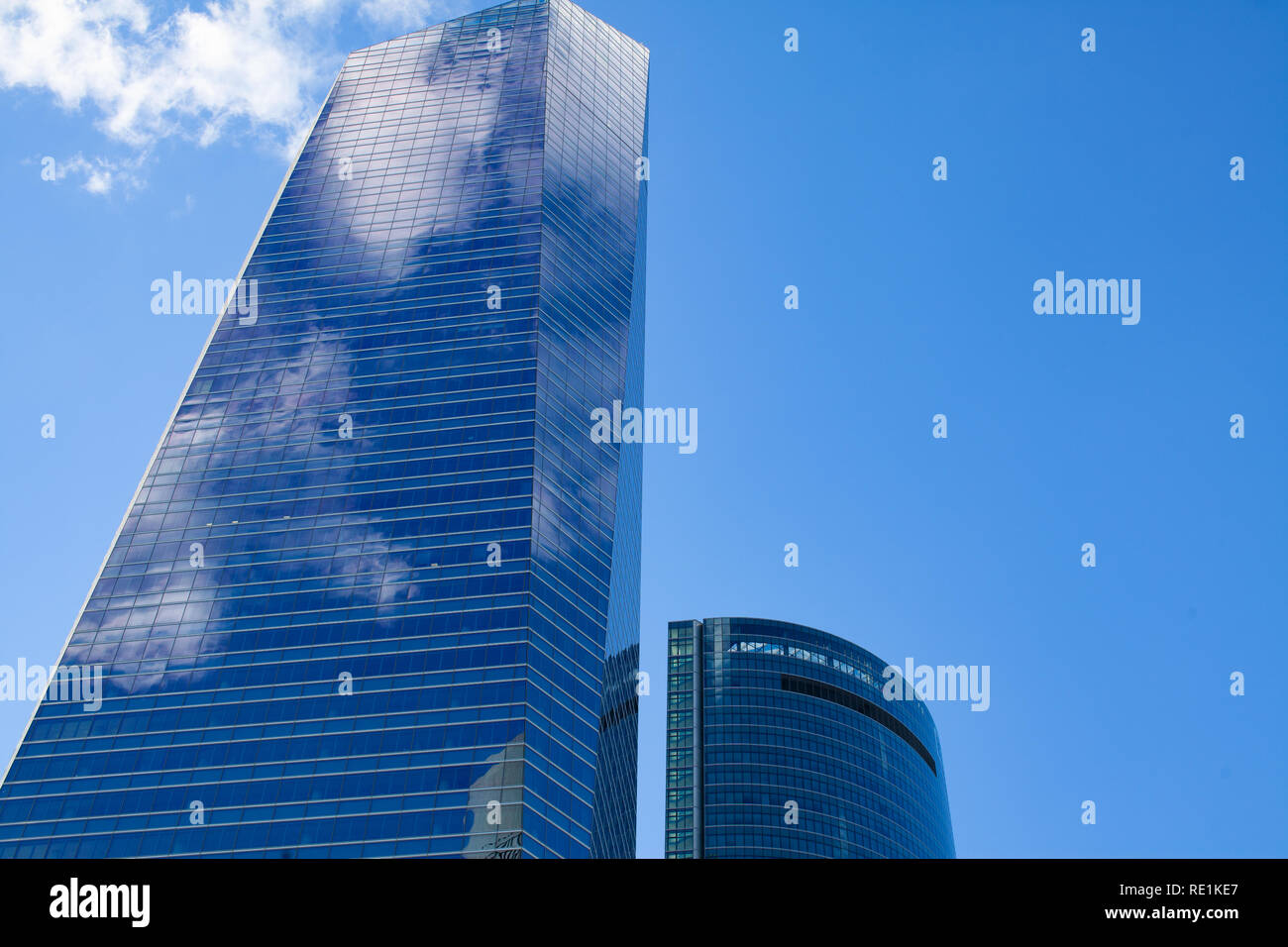 Tower espacio cristal madrid hi-res stock photography and images - Alamy