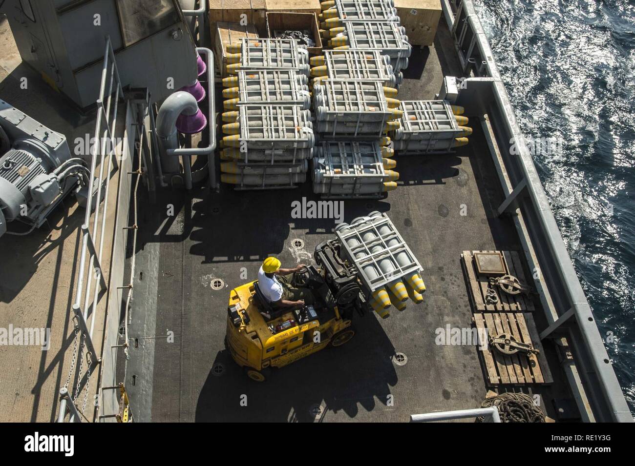 Military sealift command fast support ship usns arctic t aoe hi-res stock photography and images ...