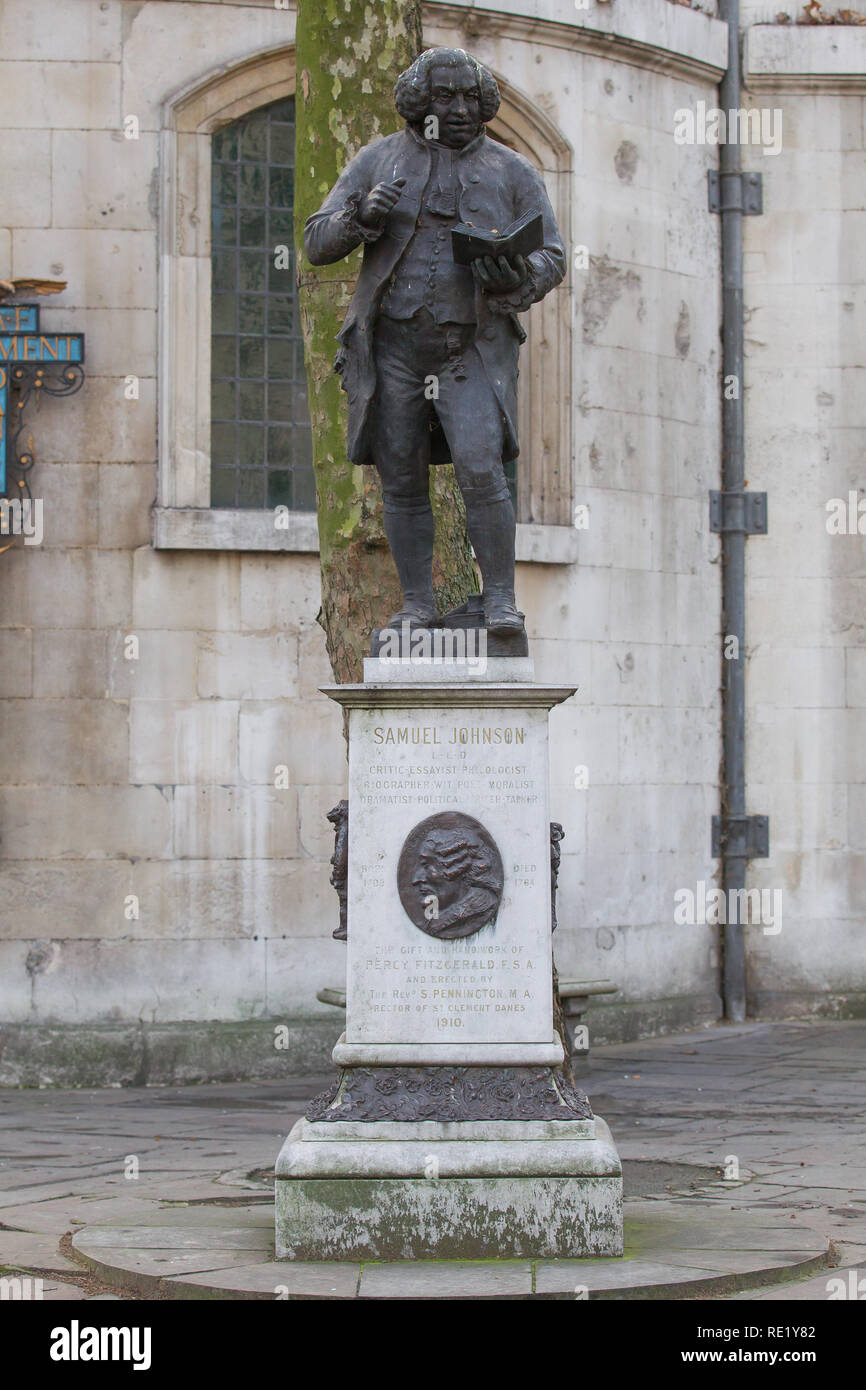 Statue of Dr Samuel Johnson at St Clement Dane's church, Strand by ...