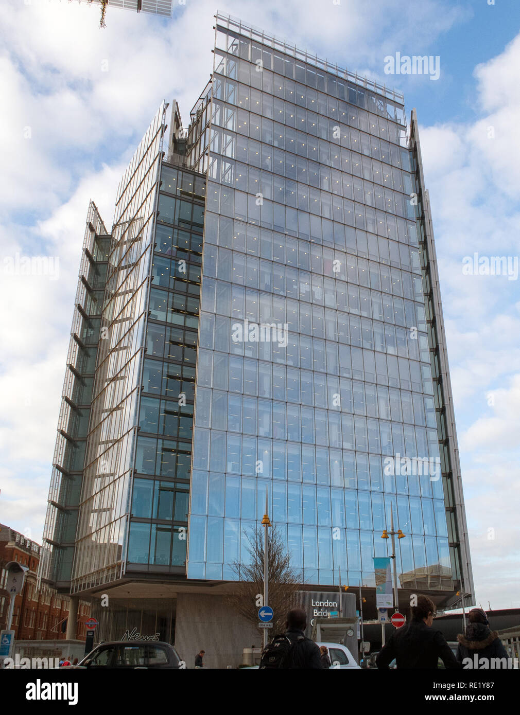 News Building London Bridge Stock Photos & News Building London Bridge ...