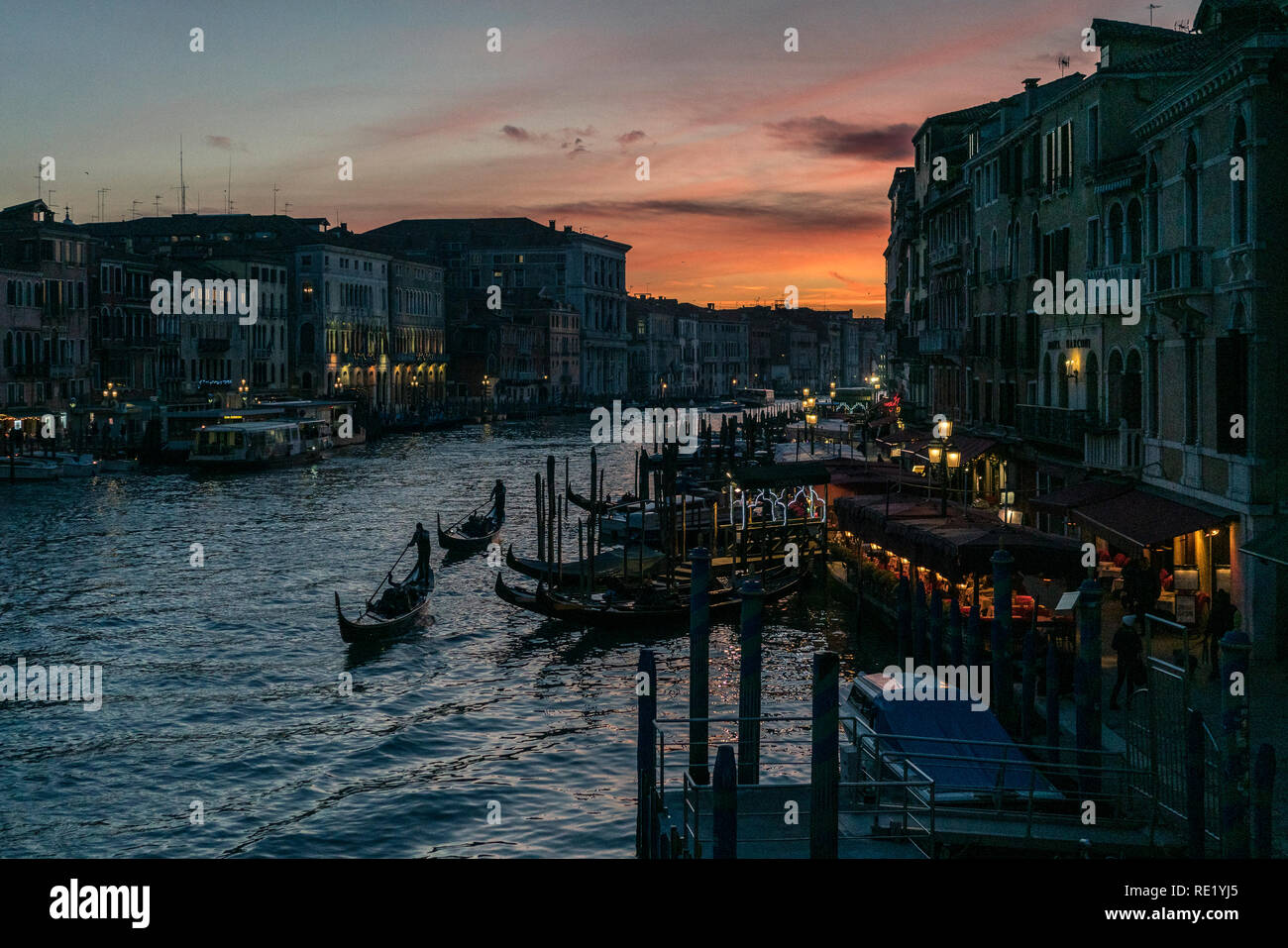 Venezia winter gondola hi-res stock photography and images - Alamy