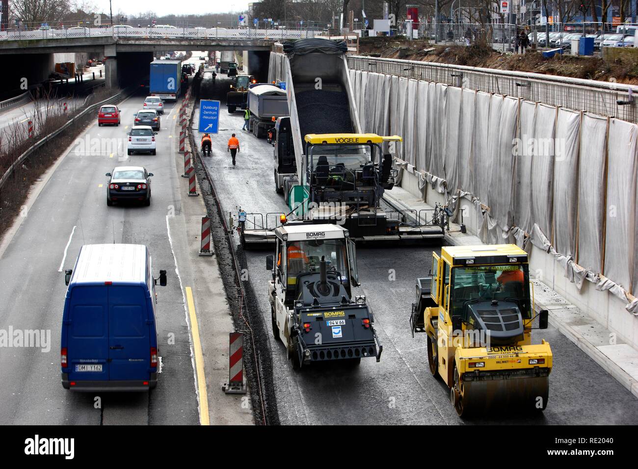Motorway road works on the Autobahn A59, Duisburg city centre in the ...