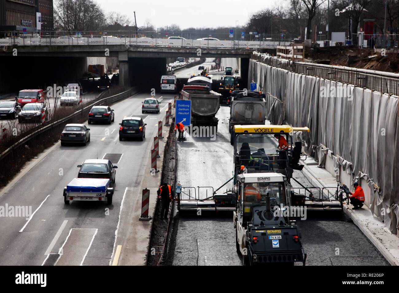 Motorway road works on the Autobahn A59, Duisburg city centre in the ...