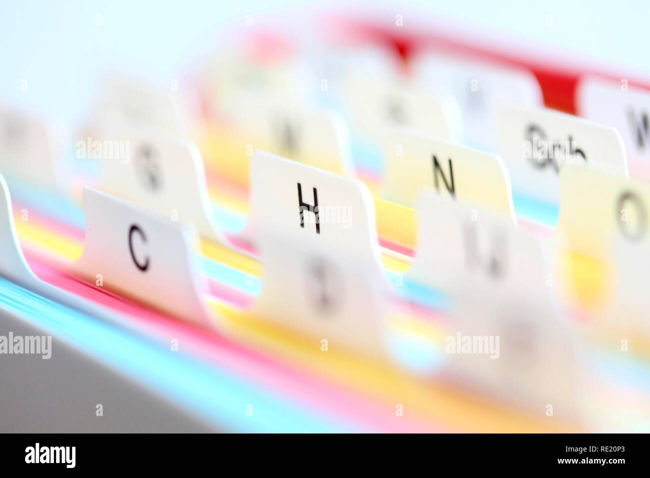 File box with index cards in alphabetical order Stock Photo - Alamy