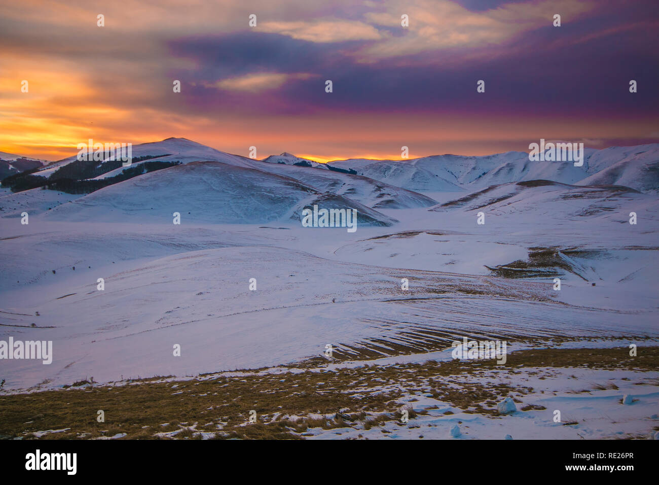 Amazing sunset on the Monti Sibillini National Park in Umbria Stock ...