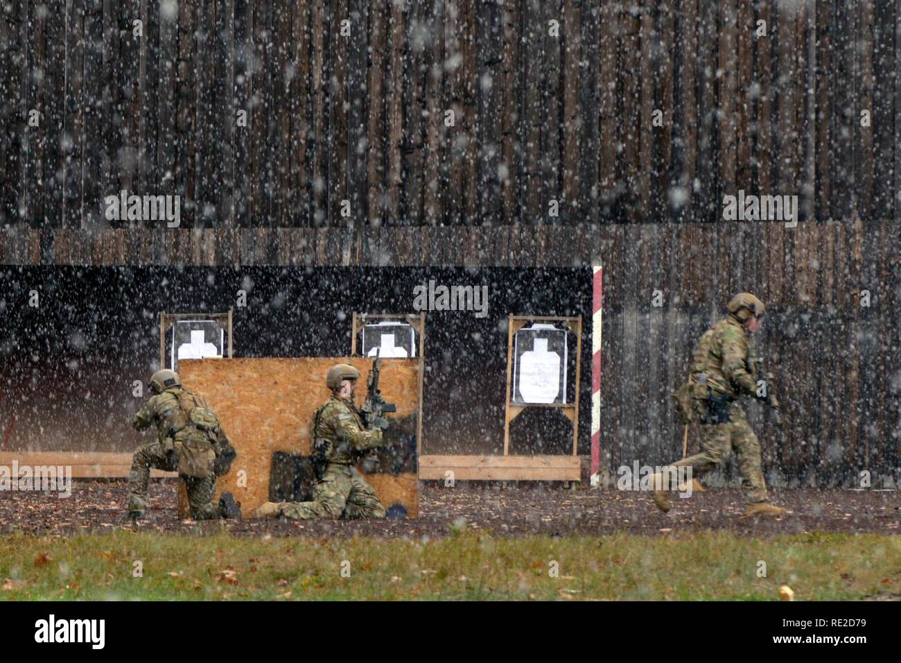 U.S. Soldiers assigned to 1-10th Special Forces Group maneuver through ...