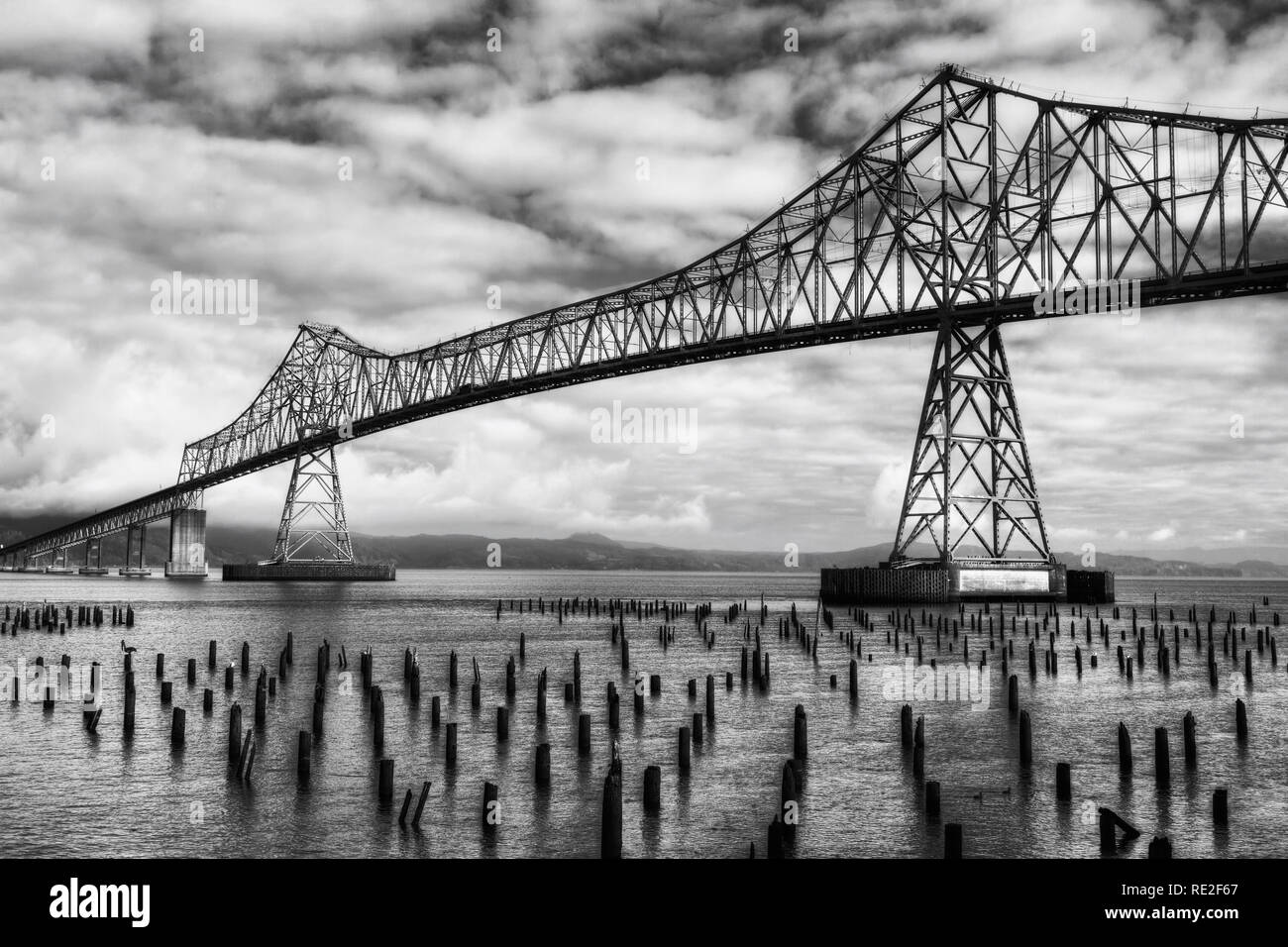 Completed piers hi-res stock photography and images - Alamy