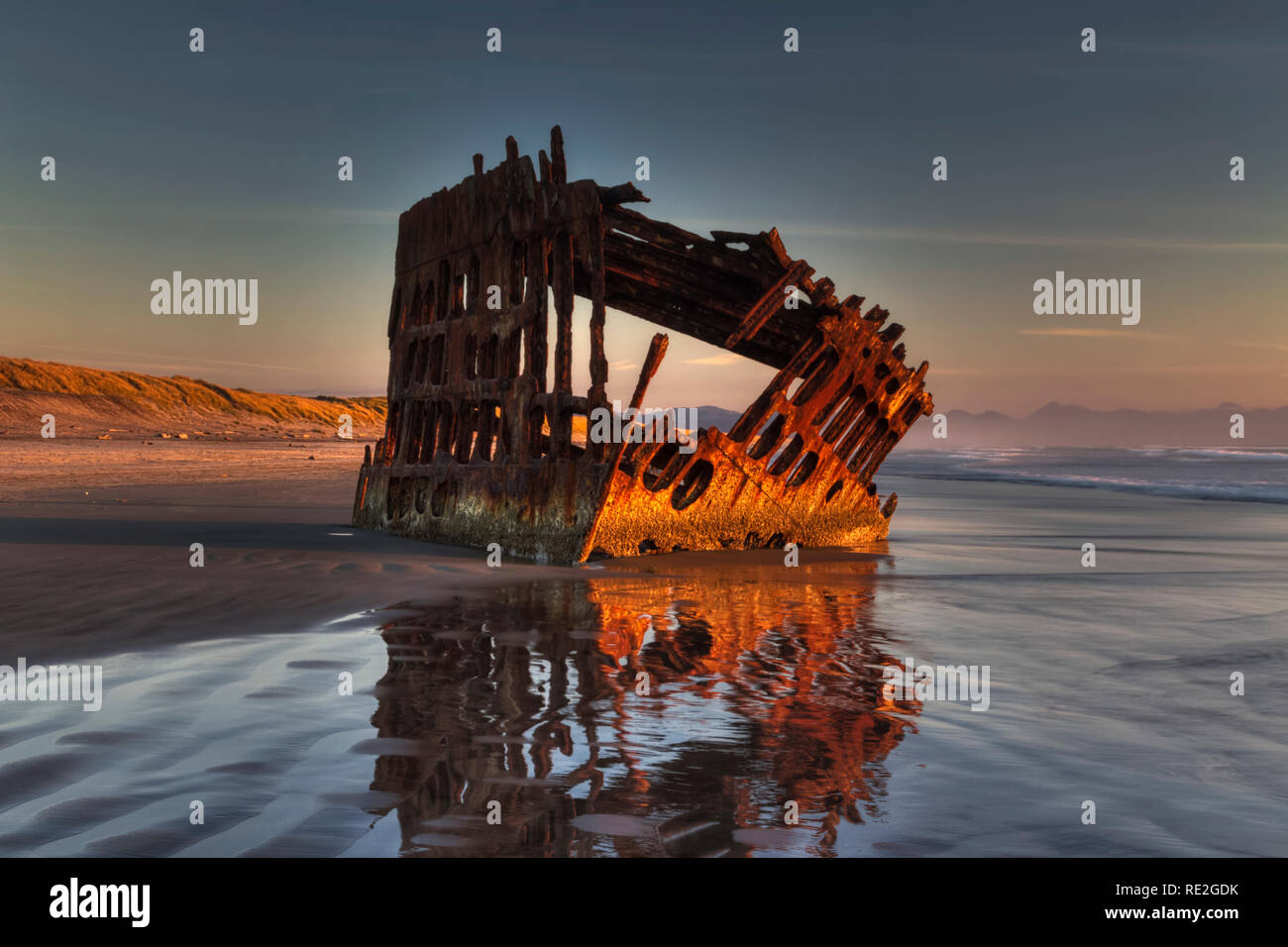 Shipwreck coast oregon hi-res stock photography and images - Alamy