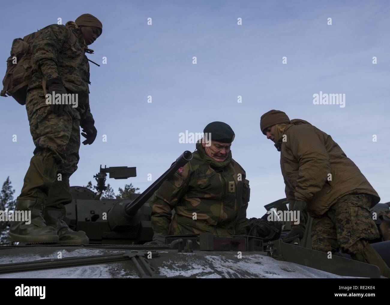Driving m1a1 abrams tank hi-res stock photography and images - Alamy