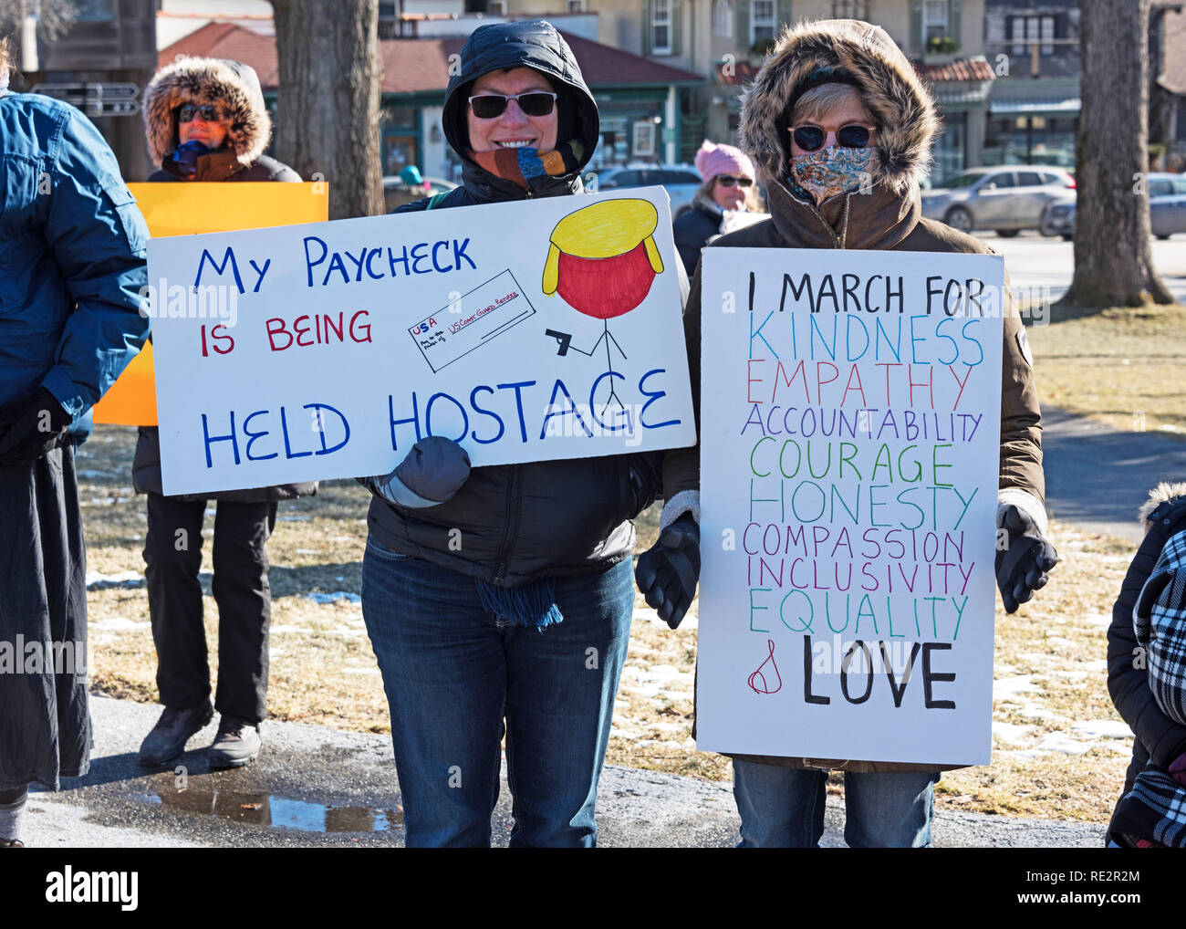 Bar Harbor, Maine, USA. 19 January, 2019. A crowd gathers on the ...