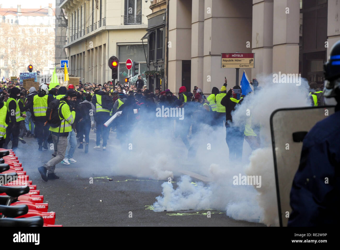 Violence de protestation hi-res stock photography and images - Alamy