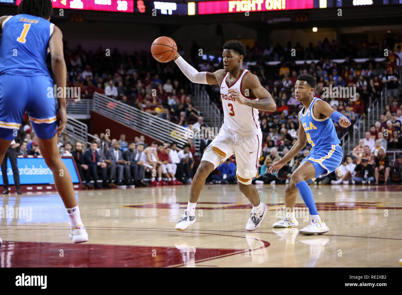 Palming basketball hi-res stock photography and images - Alamy