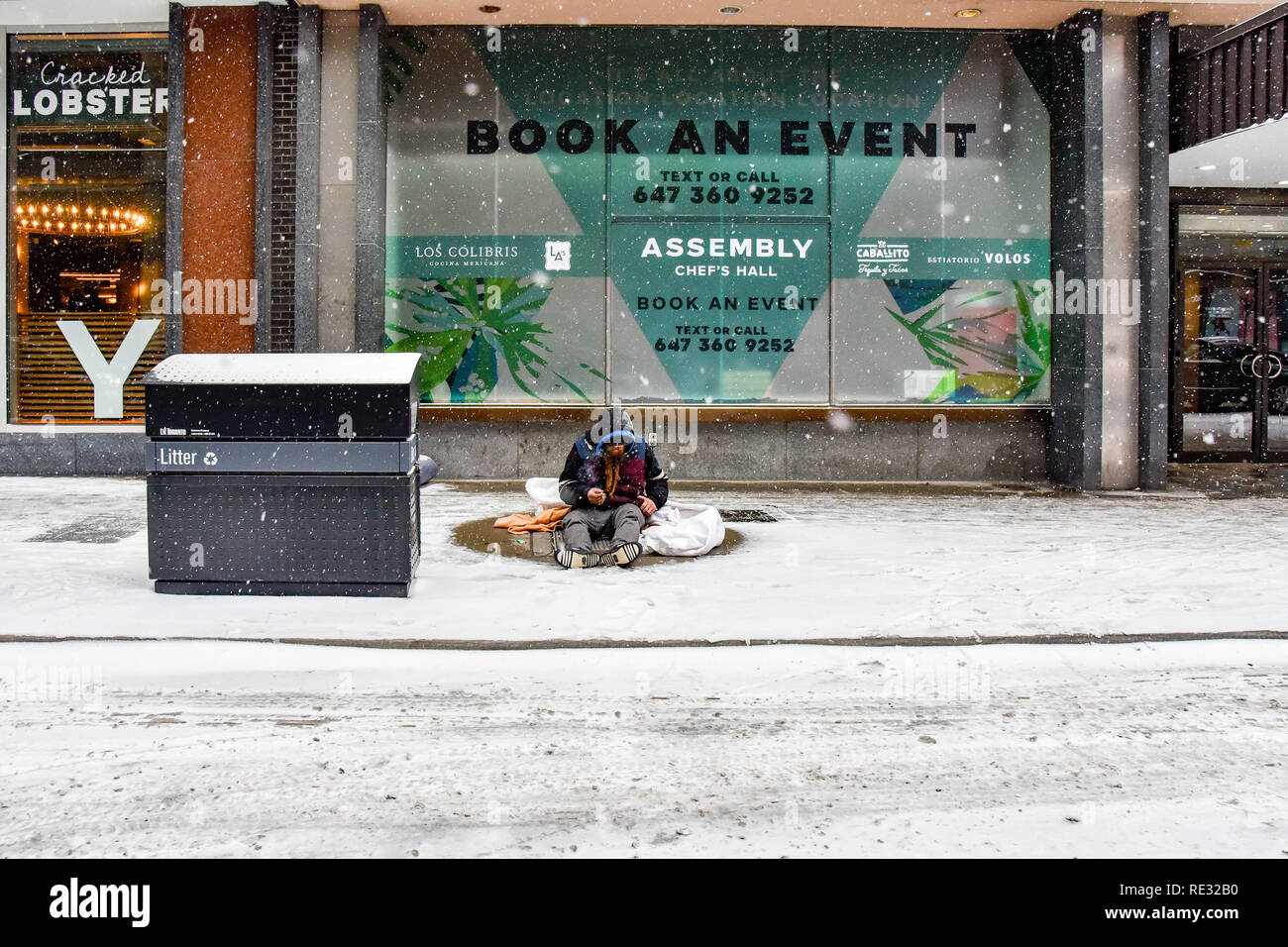 Stay warm in cold weather hi-res stock photography and images - Alamy