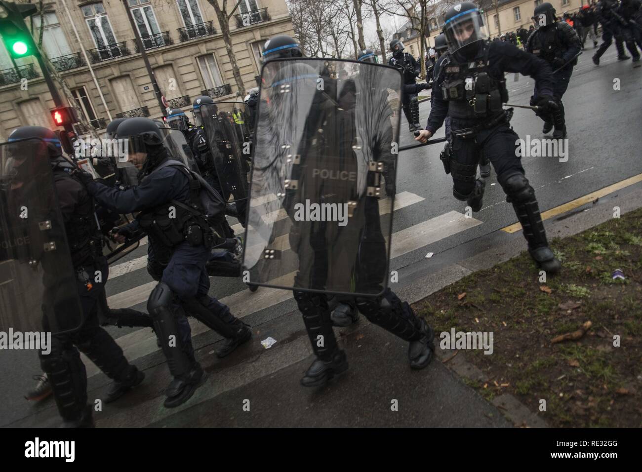 Riot police charges hi-res stock photography and images - Alamy