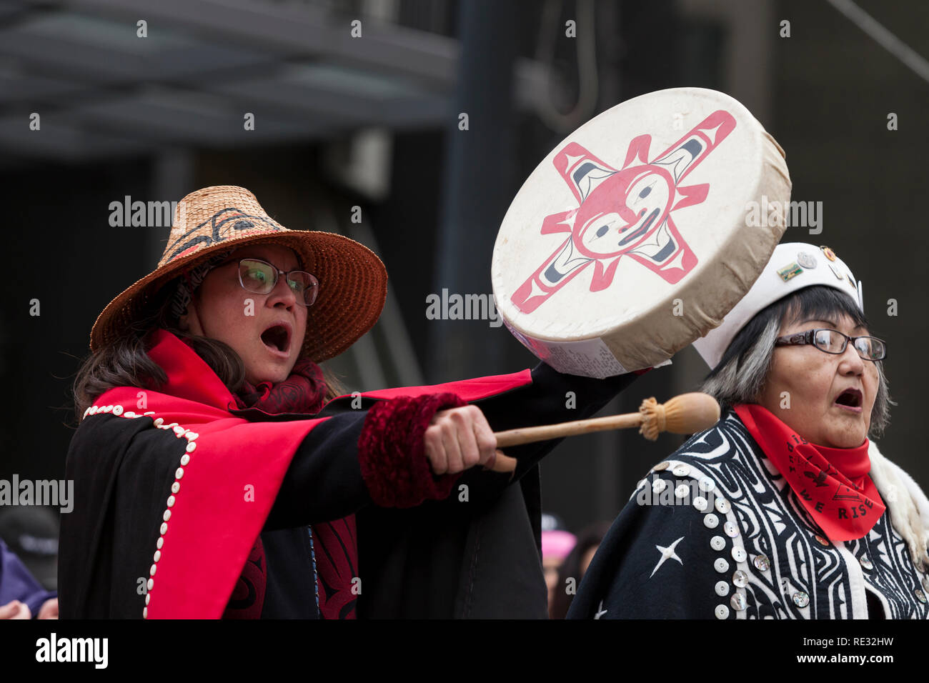 Native american drum playing hi-res stock photography and images - Alamy
