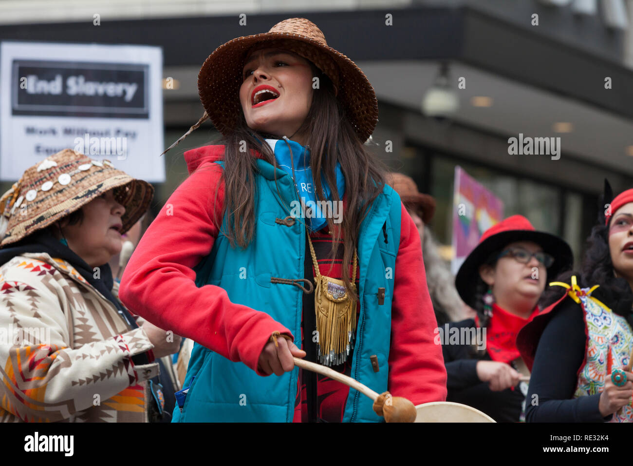 Native american drum playing hi-res stock photography and images - Alamy