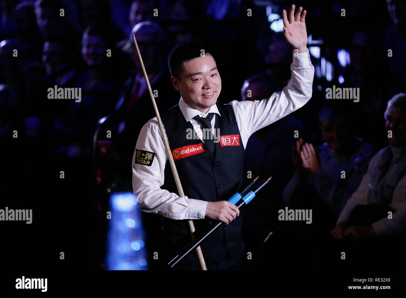 Ronnie o'sullivan ding junhui 2019 hi-res stock photography and images ...