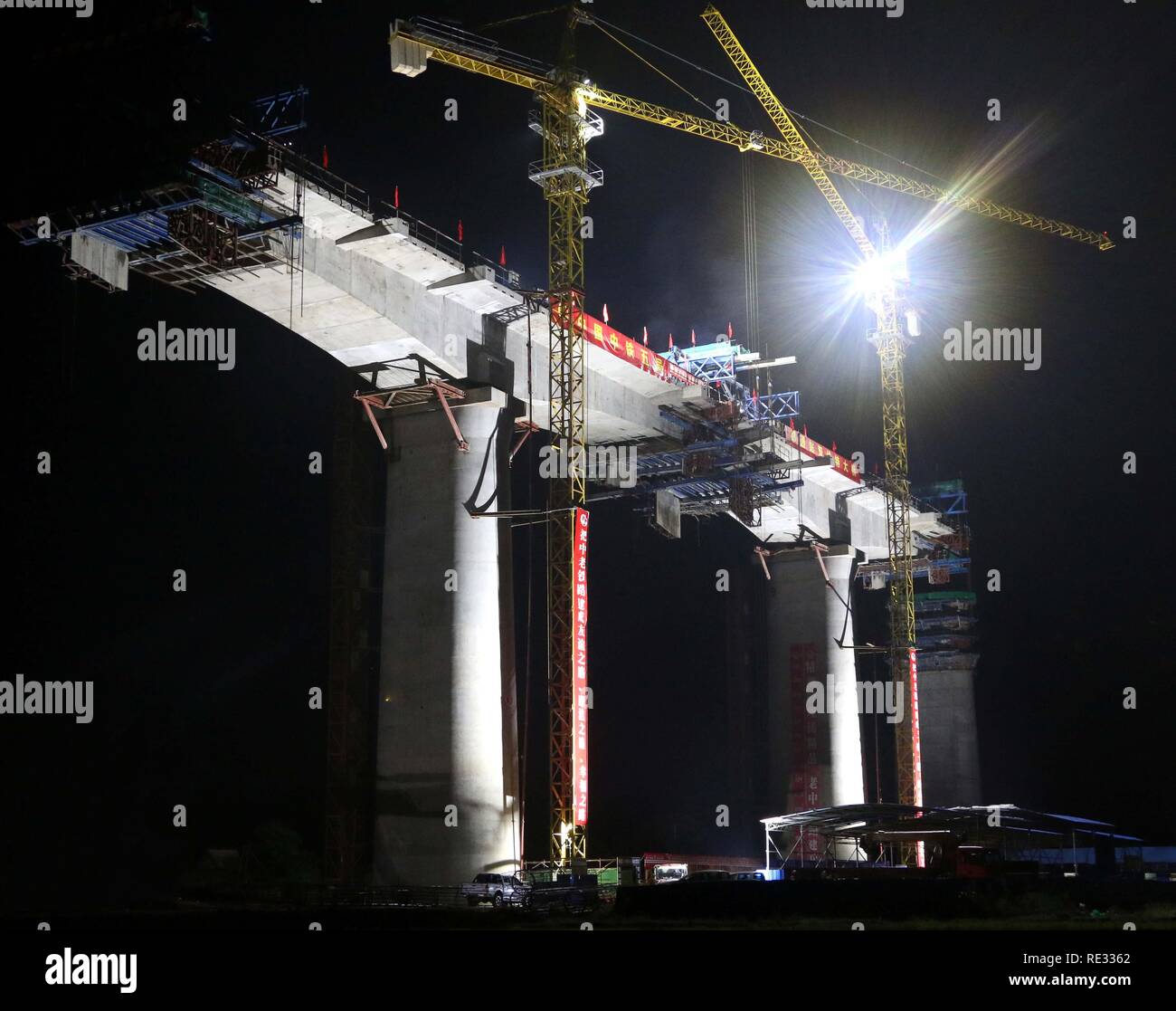 Continuous beam bridge hi-res stock photography and images - Alamy