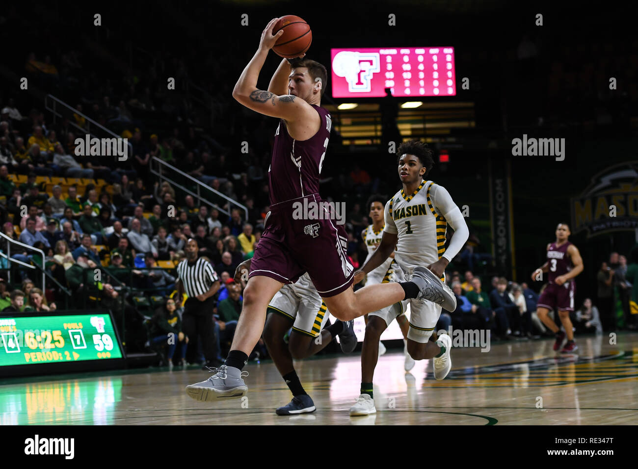 Virginia, USA. January 19, 2019 - JESSE BUNTING (21) catches a long ...