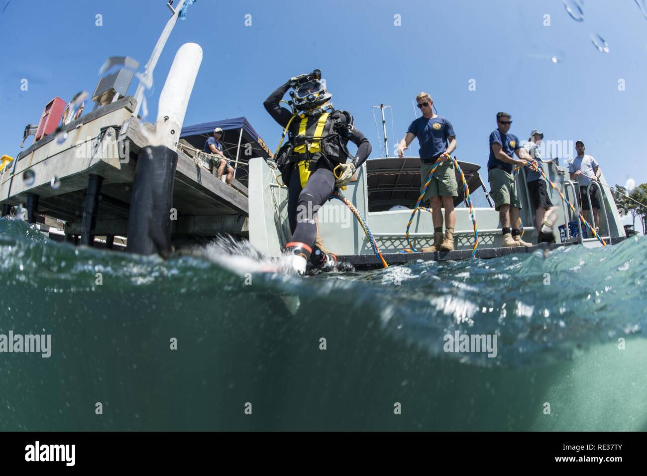 Australian clearance diving team hi-res stock photography and images ...