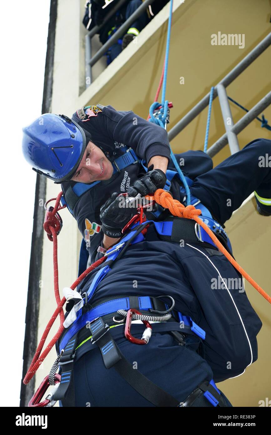 Dod technical rope rescue 1 hi-res stock photography and images - Alamy