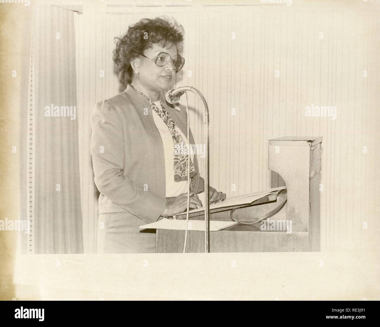 WOMAN STANDING AT PODIUM MAKING SPEECH Stock Photo - Alamy