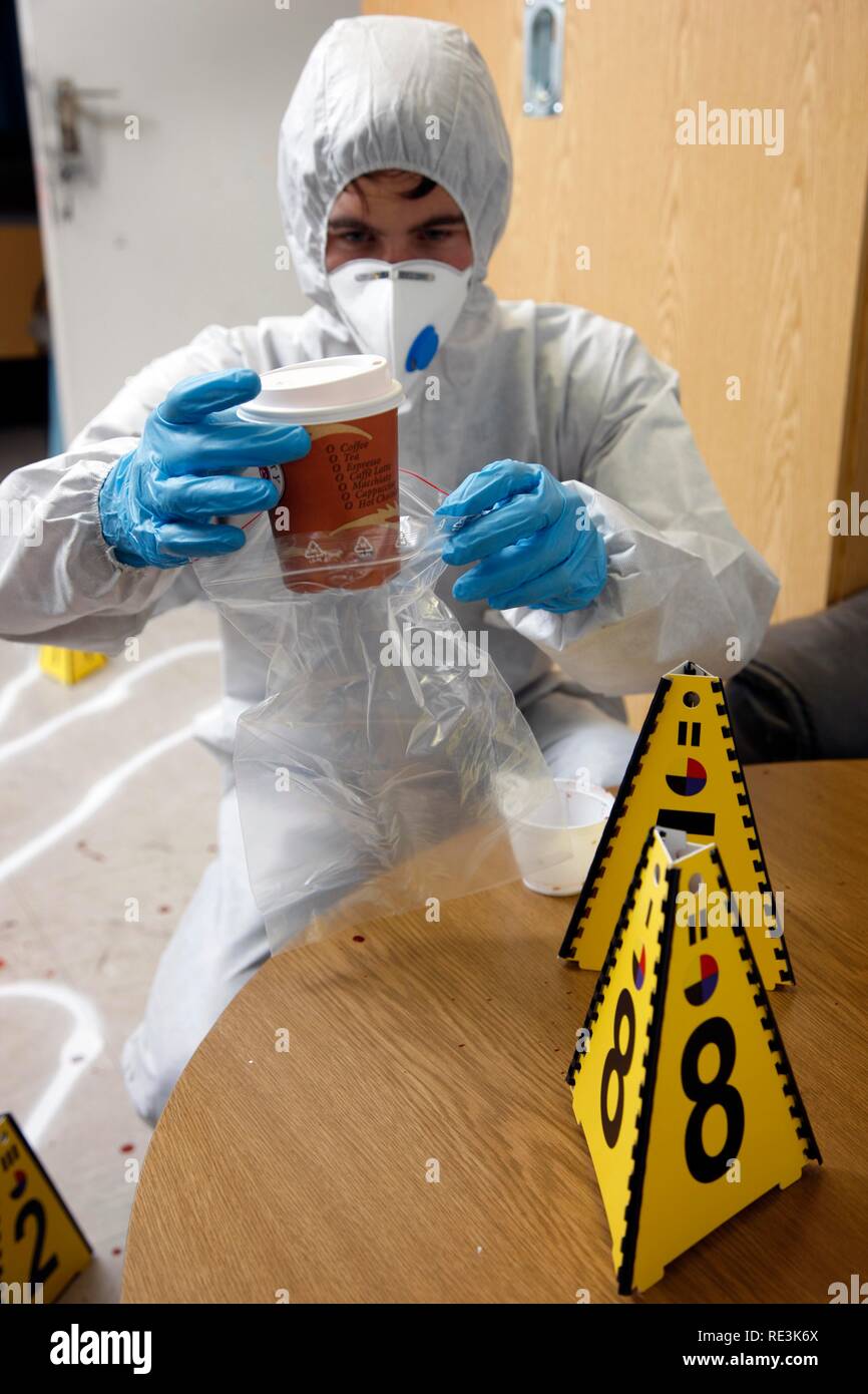Police evidence gathering hi-res stock photography and images - Alamy